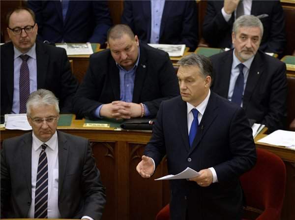 Orbán orders reinforcing border fence, building new one
