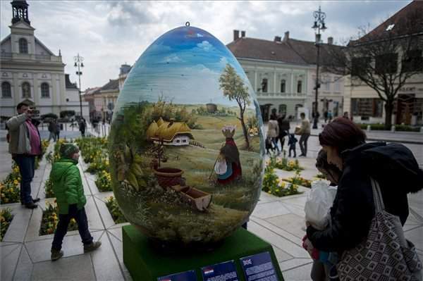Giant Easter Egg in Pécs - Daily News Hungary