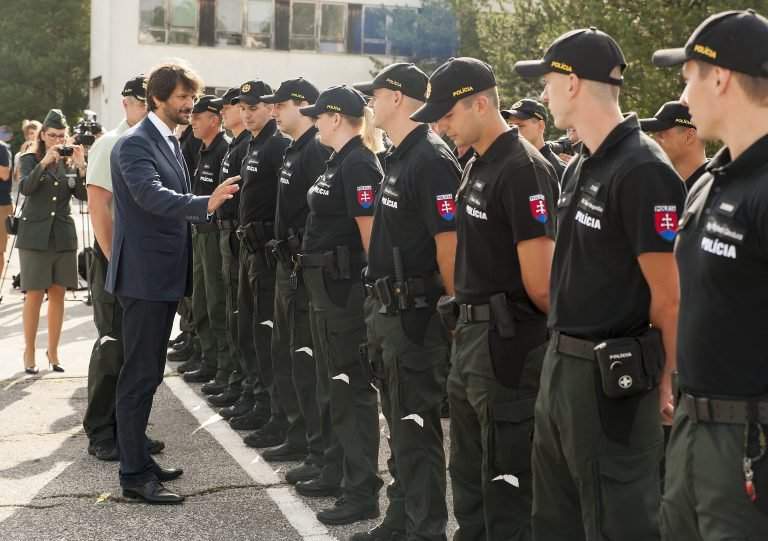 Slovak police arrive in Budapest to help patrol Hungary-Serbia border ...