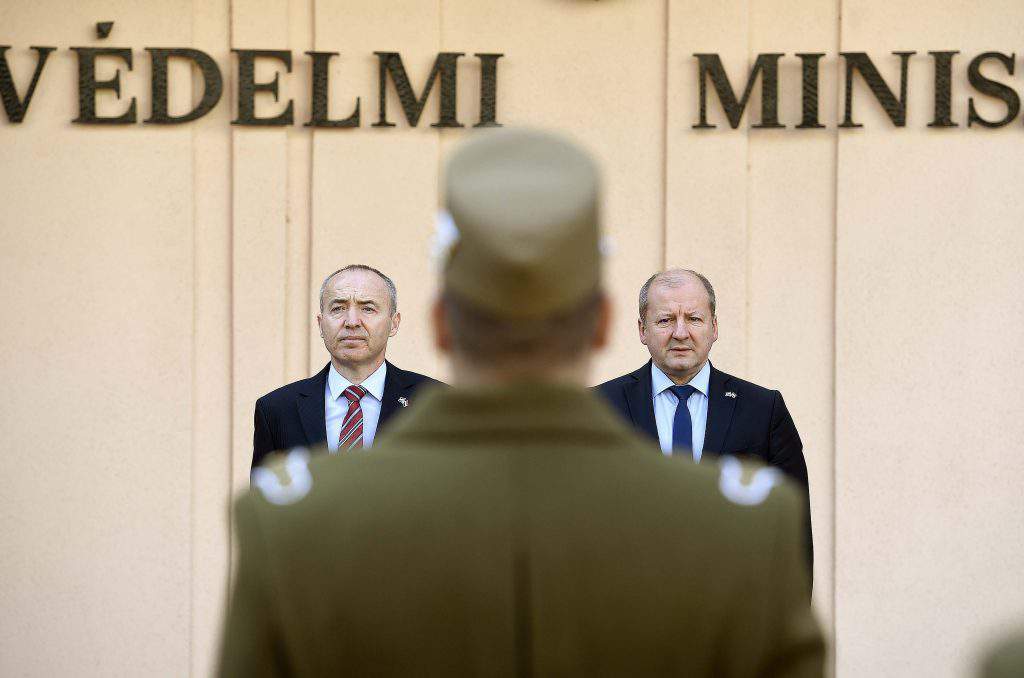 Los ministros discuten la cooperación de defensa croata-húngara