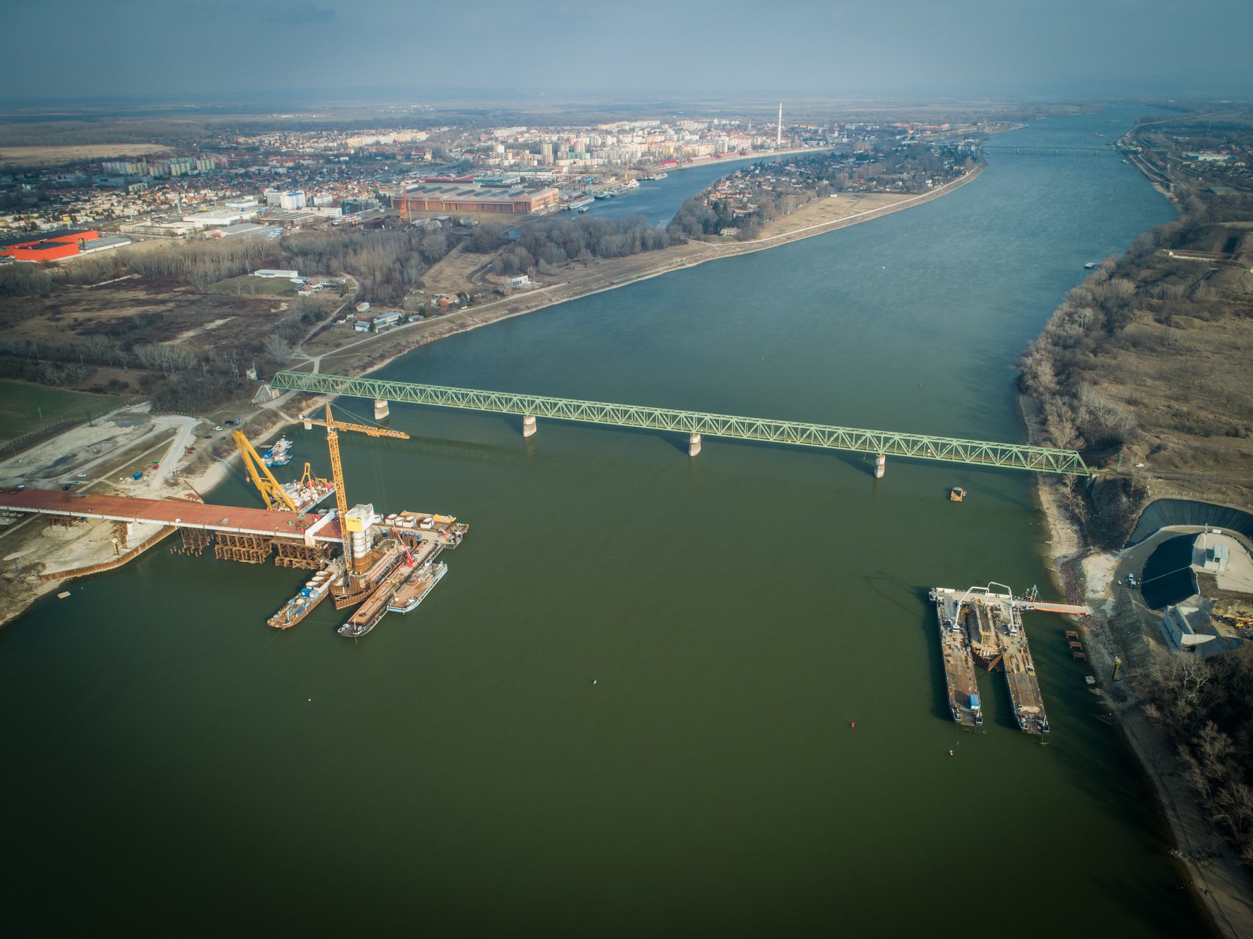 Construction of the Danube Bridge continues intensely - Photos - Daily ...
