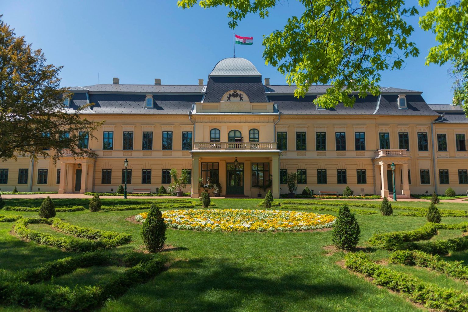 Beautiful Hungarian castles to visit during winter – Photos ...