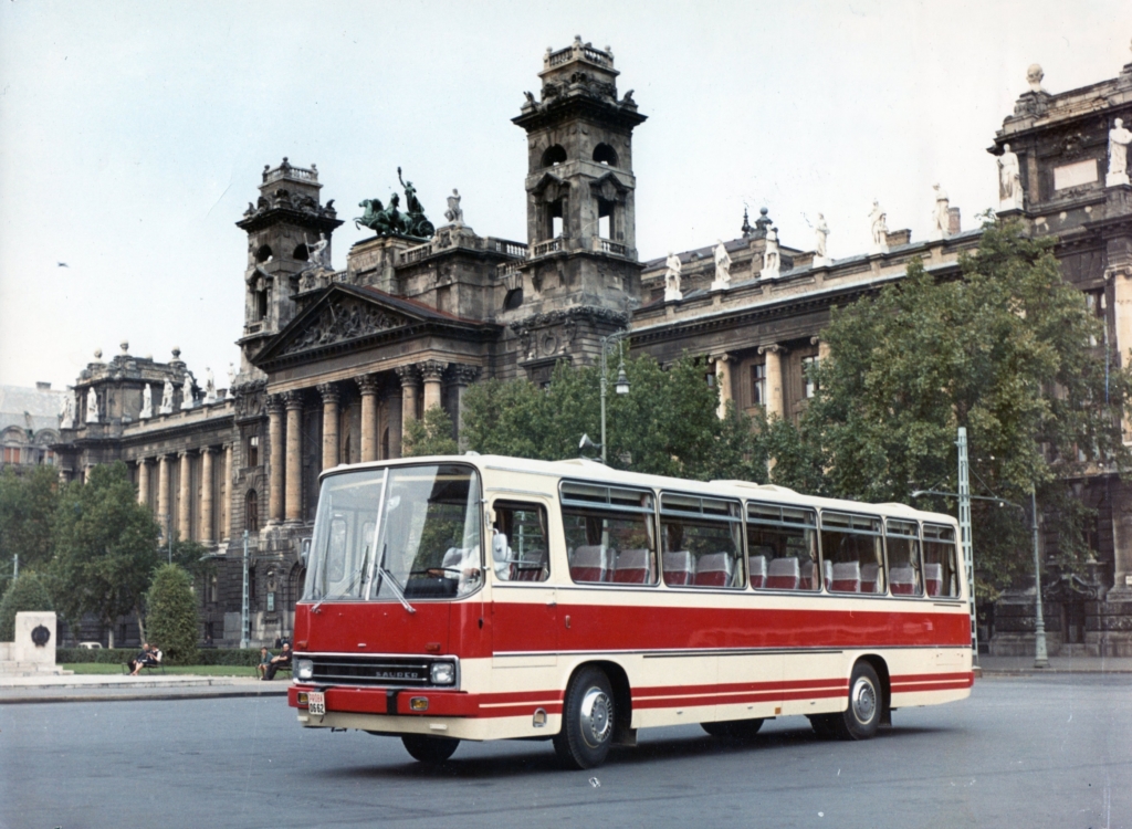 Old-school transportation of Budapest back in the day - PHOTOS - Daily ...