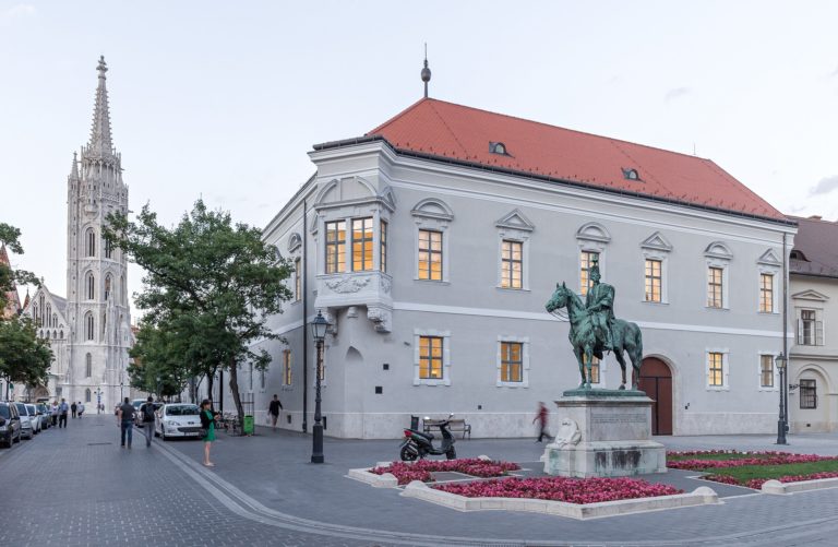 Astonishing former town hall renewed in Buda Castle thanks to the ...