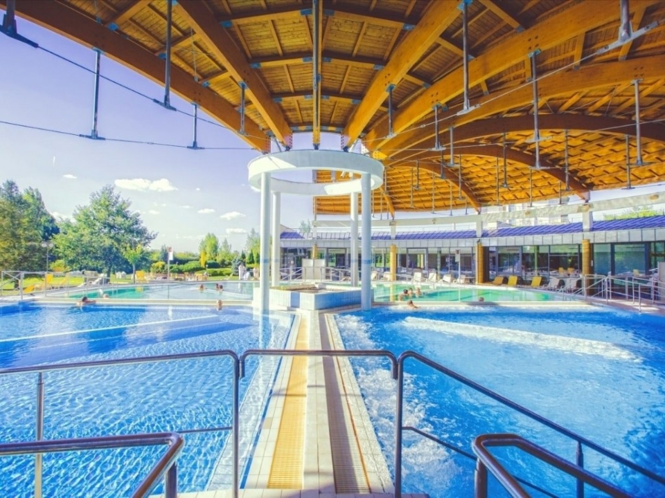 The most spectacular Hungarian thermal baths outside of the capital ...