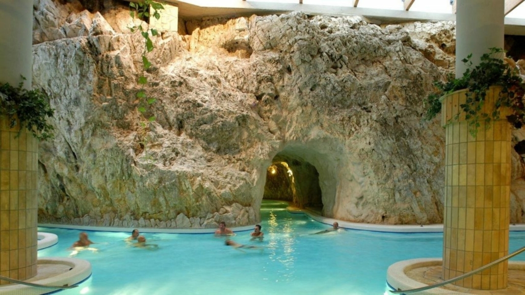 The most spectacular Hungarian thermal baths outside of the capital ...
