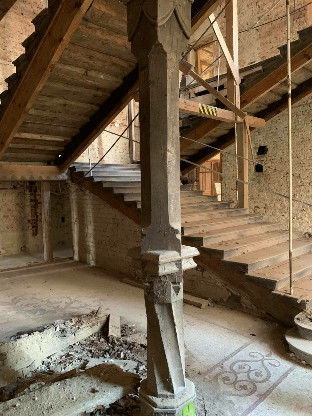 Check out this mesmerising Hungarian Haunted Castle - PHOTOS, VIDEO ...