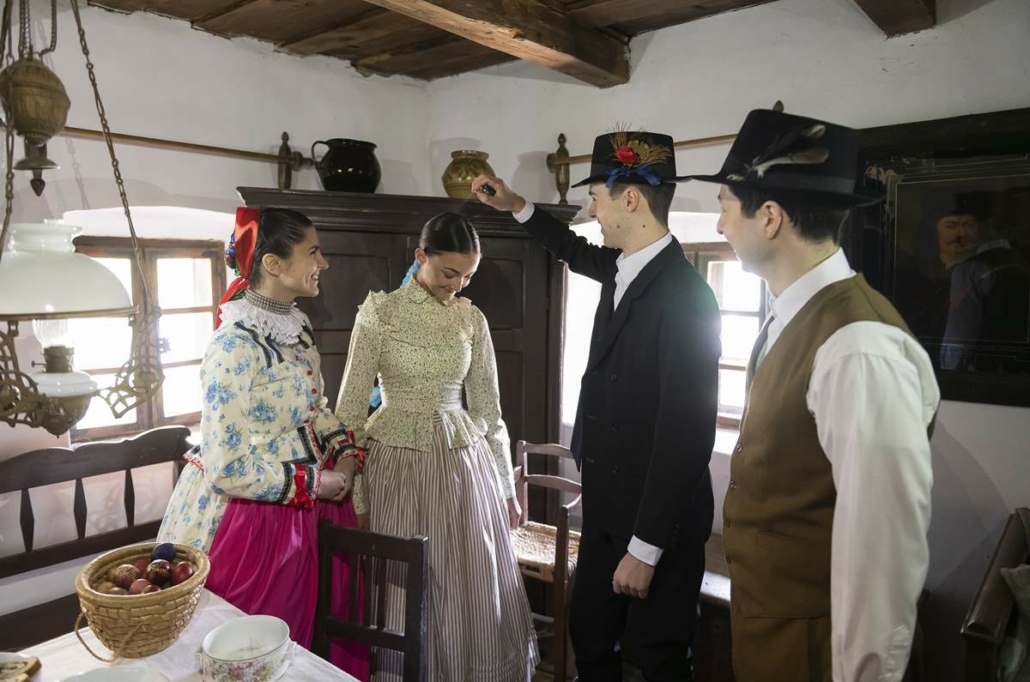 Easter Monday: the tradition of sprinkling among Hungarians - Photos ...