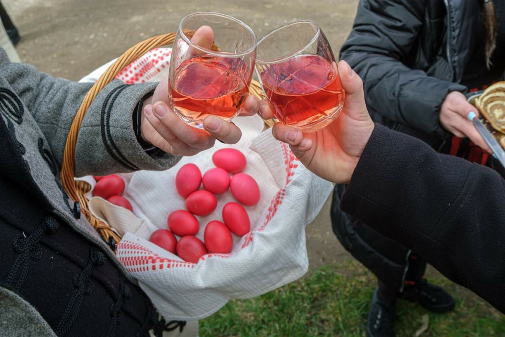 Easter Monday: the tradition of sprinkling among Hungarians - Photos ...
