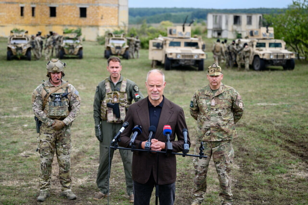 Hungarian defence minister welcomes military's improved capabilities ...