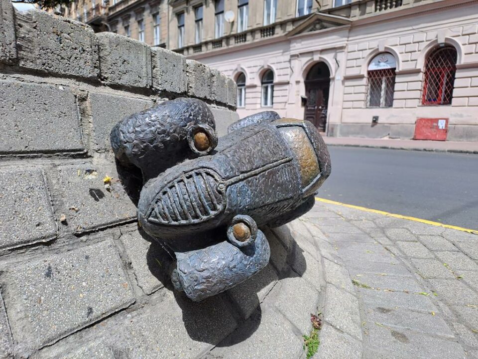 Famous Kolodko sculptures in Budapest – where to spot the miniature ...