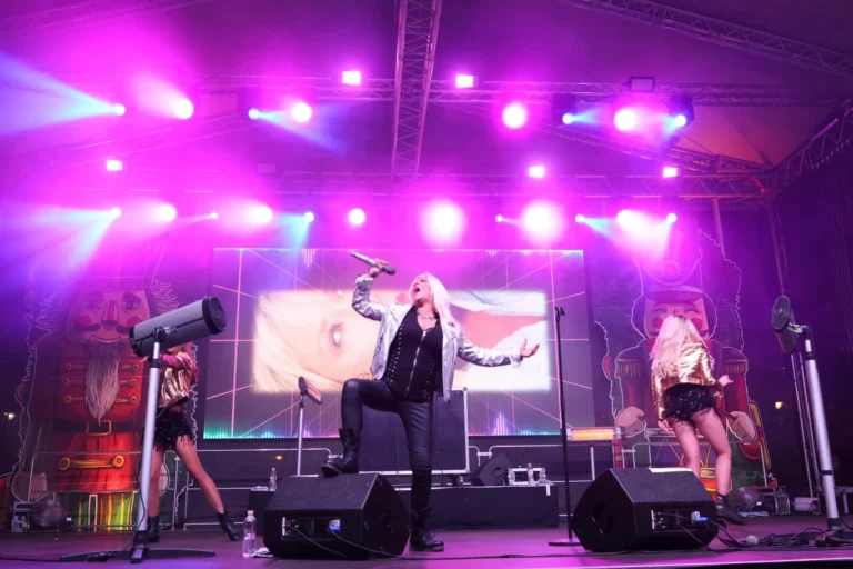 Photos British Sex Symbol Singer Is In Hungary Daily News Hungary
