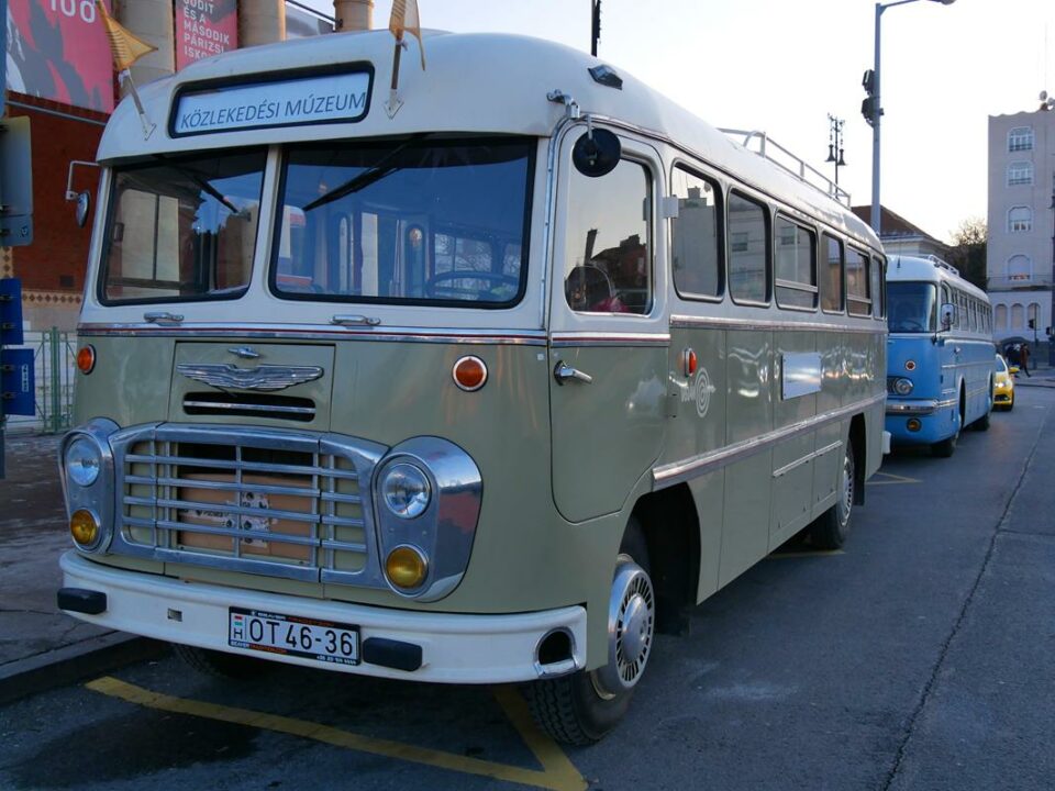 Hungarian Transport Museum closed a decade ago: sightseeing tour with Ikarus buses