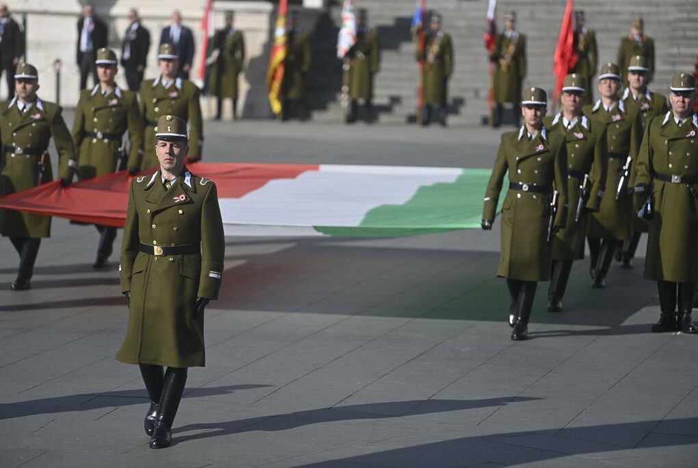 PHOTOS: Hungarian national flag raised marking 15 March celebrations - UPDATED - DailyNewsHungary