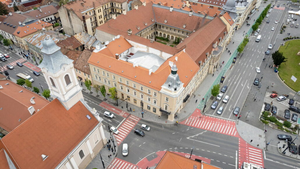 Beautiful PHOTOS: Building of Hungarian university in Transylvania ...