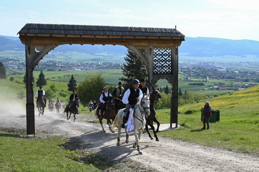 Hundreds of thousands of Hungarians celebrated Pentecost in Csíksomlyó ...