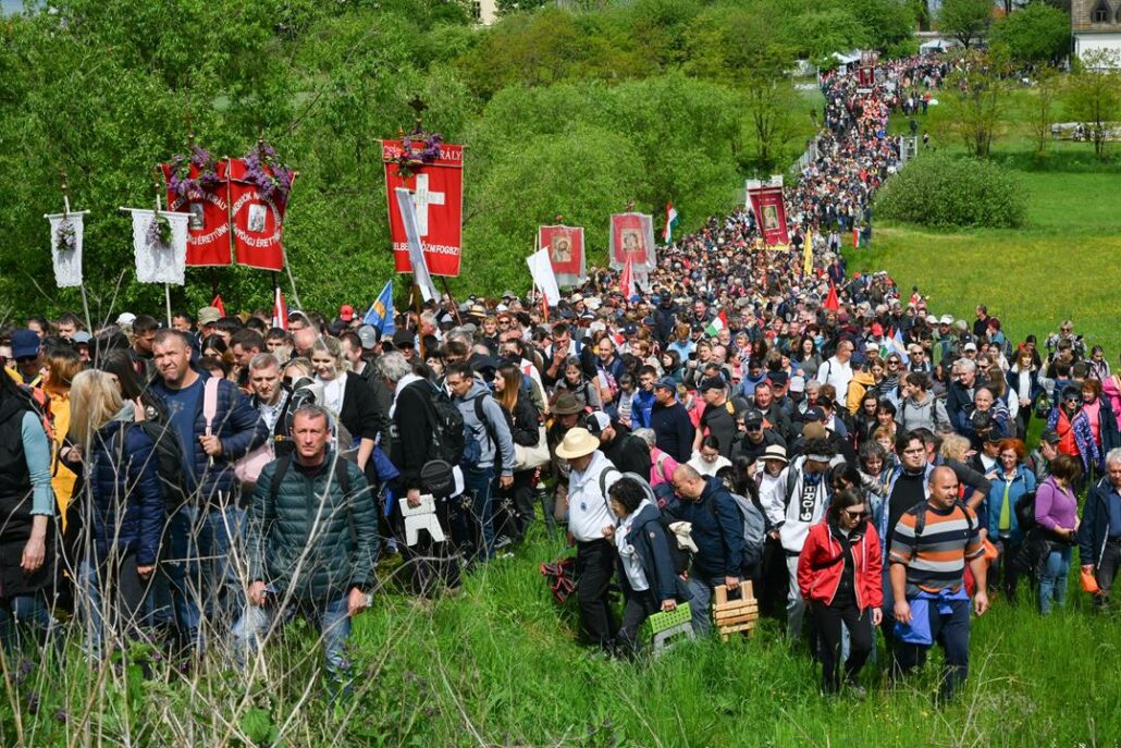 Hundreds of thousands of Hungarians celebrated Pentecost in Csíksomlyó ...