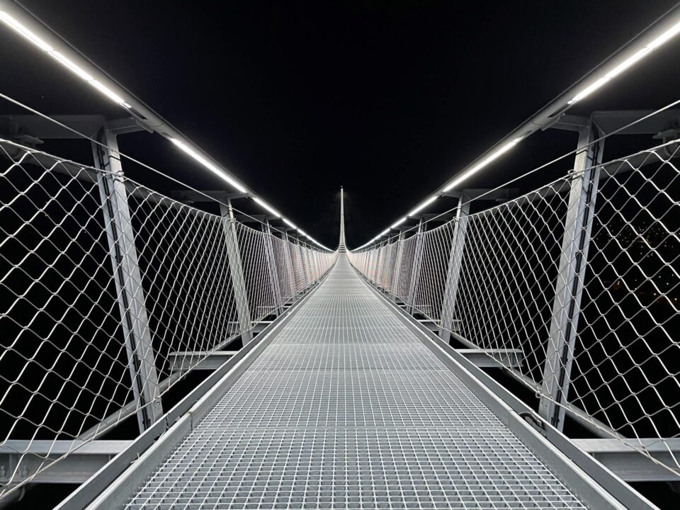 VIDEO, PHOTOS: Walking on Hungary's record-breaking suspension bridge ...
