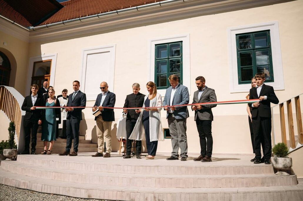 600-year-old Hungarian castle beautifully renewed - PHOTO GALLERY ...
