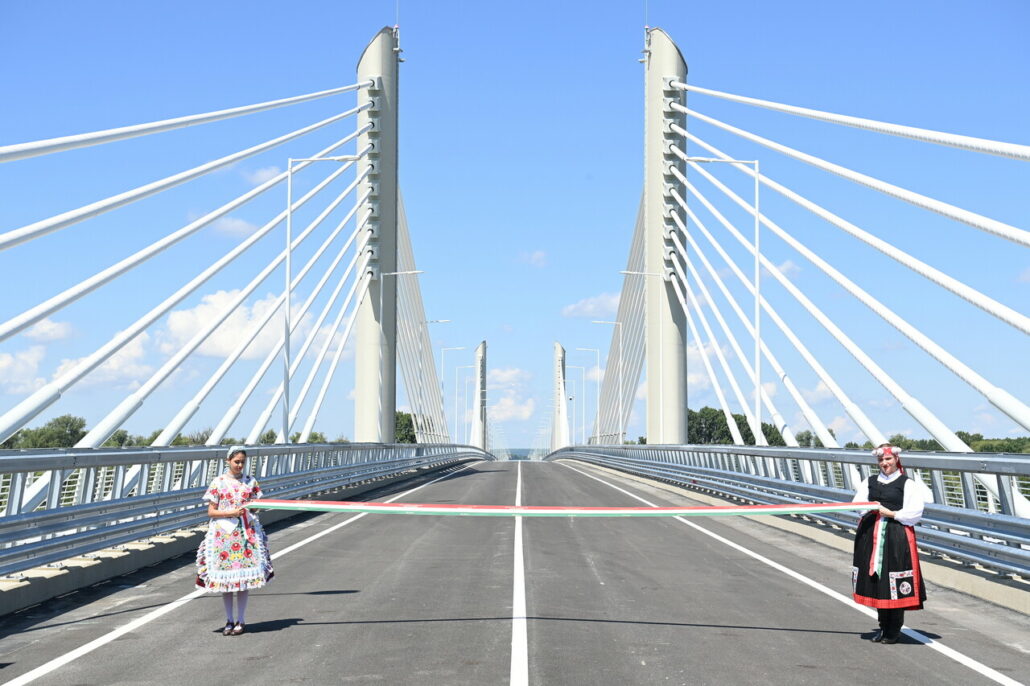 PHOTOS: New Danube bridge in Hungary inaugurated