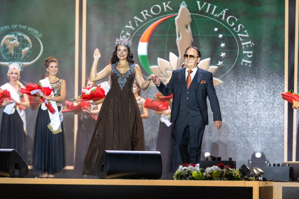 17-year-old girl crowned new Hungarian beauty queen – Photos