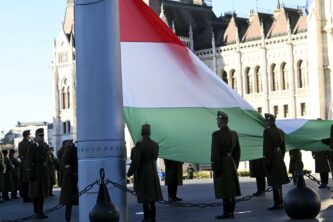 Photos: Hungarian national flag flown at half-mast in front of Parliament - DailyNewsHungary