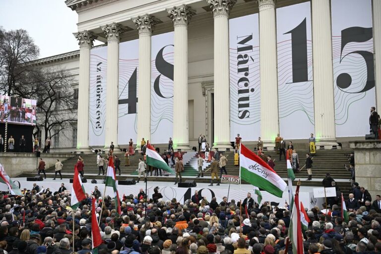 PHOTOS: 15 March National Day celebrations started, flag raised near Hungarian Parliament ...