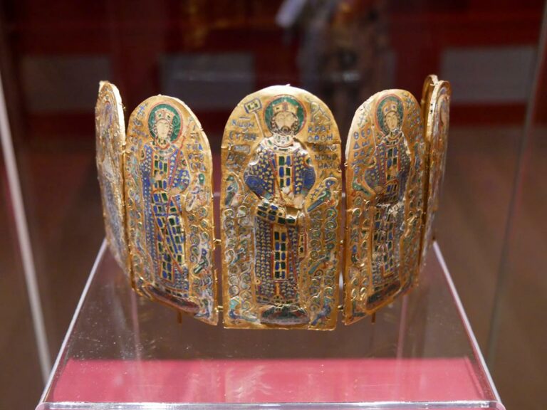 PHOTOS: The Royal Crowns of Hungary even Hungarians do not know about