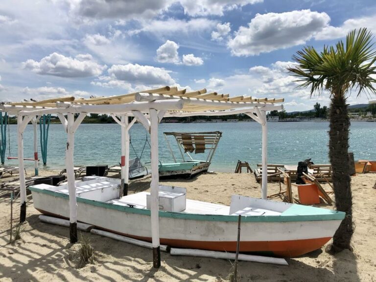 Budapest's sandy "seashore", Hungary's largest natural water beach ...